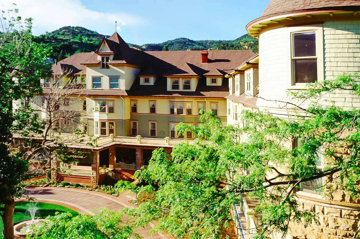The Cliff House: Manitou Springs' Premier Luxury Retreat - Visit ...